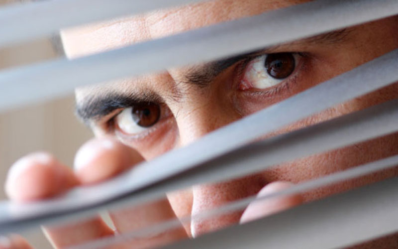 طرحواره بی اعتمادی ( تله بی‌اعتمادی ) چیست؟ و چگونه با آن مقابله کنیم ...